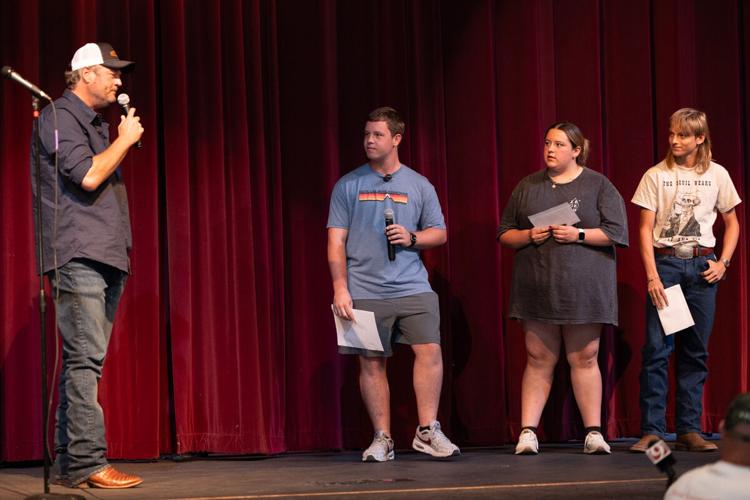 Blake Shelton makes surprise visit to Ada High School