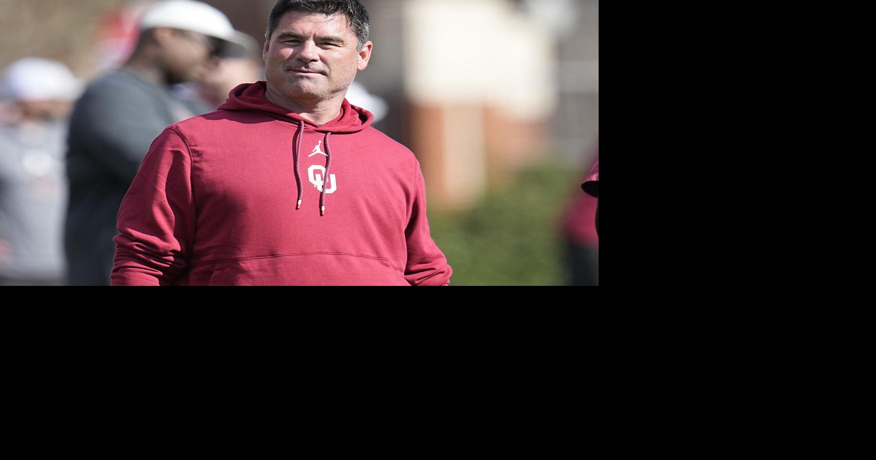 Mike Stoops endorsed OU’s new play caller