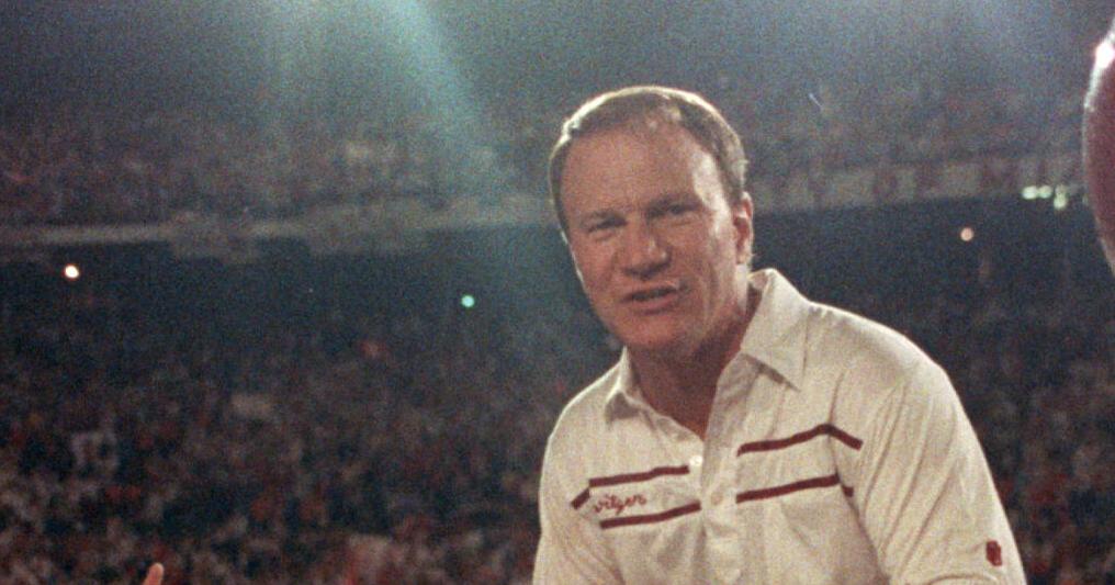 OCA Hall adding Barry Switzer, ex-ORU trainer Glenn Smith