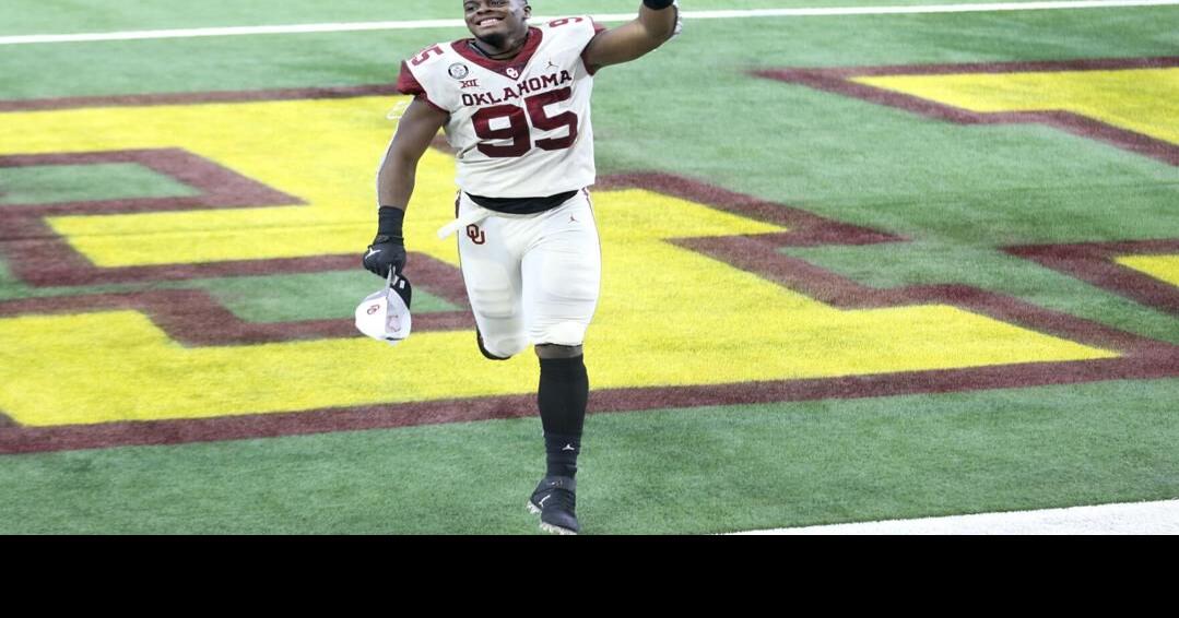 Sooners push No. 8 Kansas to the wire before losing 71-69