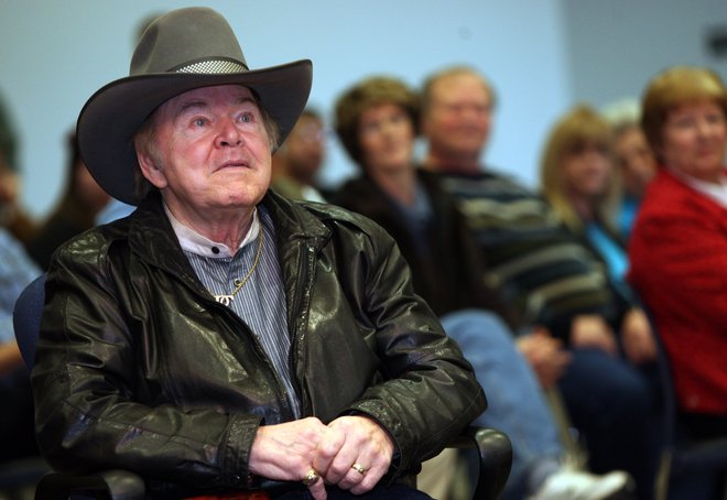 Pickin' and Grinnin': Roy Clark has music school dedicated in his honor ...