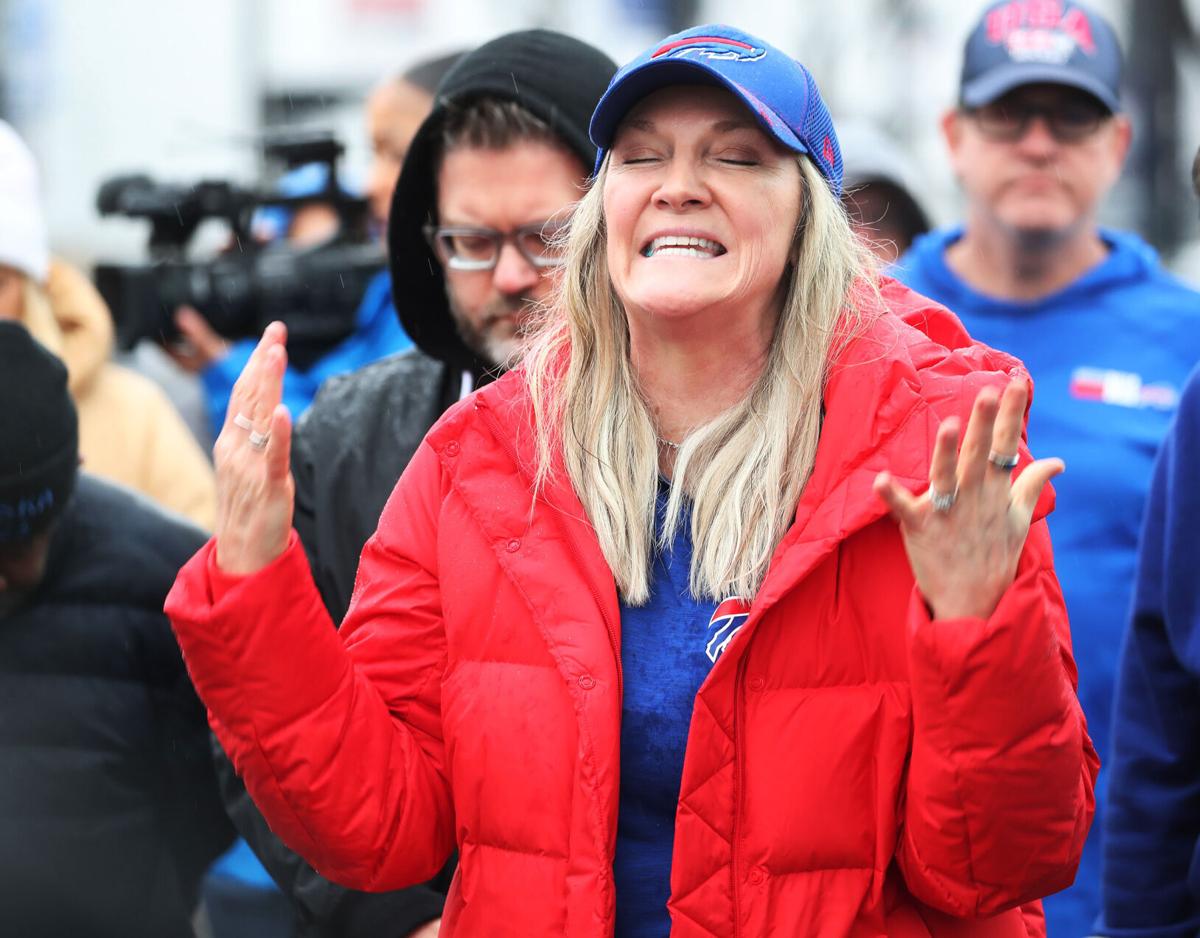 Jill Kelly embraces Bills fans during prayer vigil for Damar Hamlin at ...