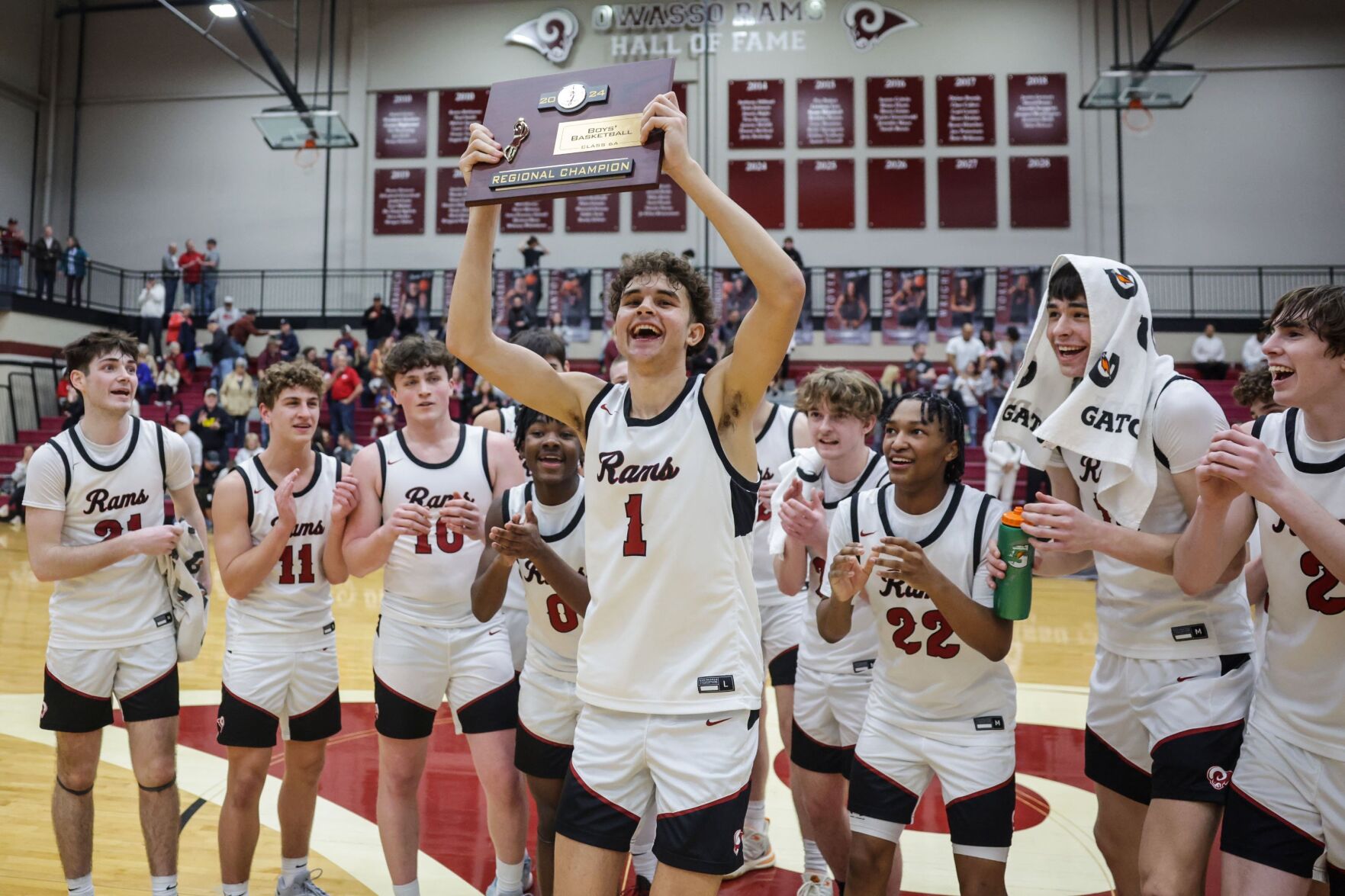 Photos: Owasso regional champions after defeating Jenks in basketball