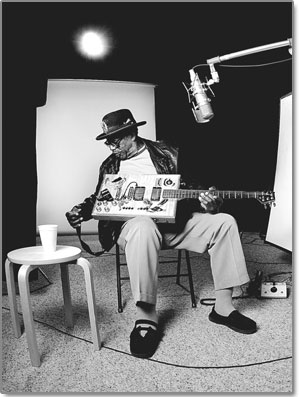 Rock 'n' roll pioneer Bo Diddley still knows who you love