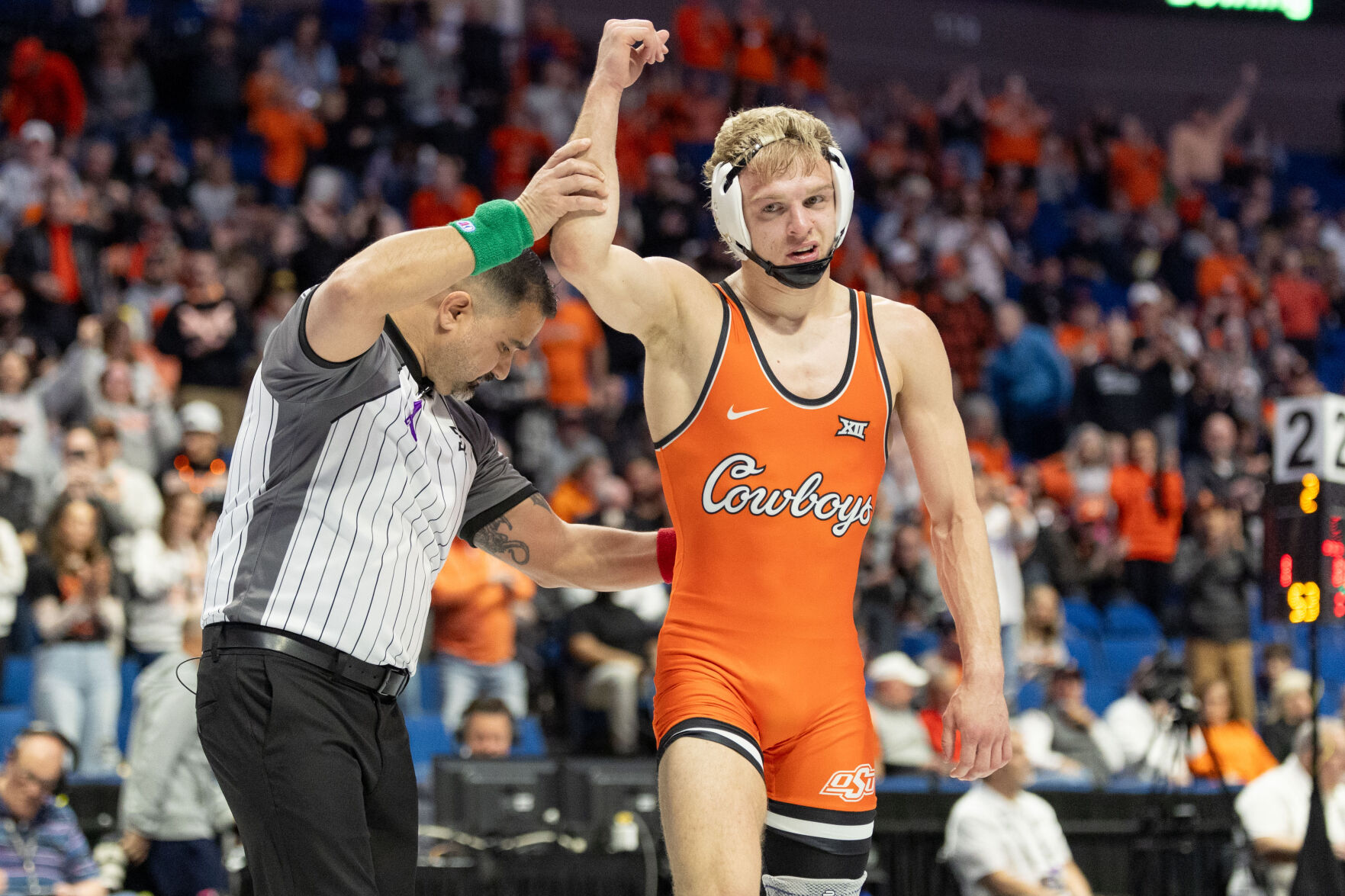 Oklahoma State takes commanding lead in Big 12 Championships