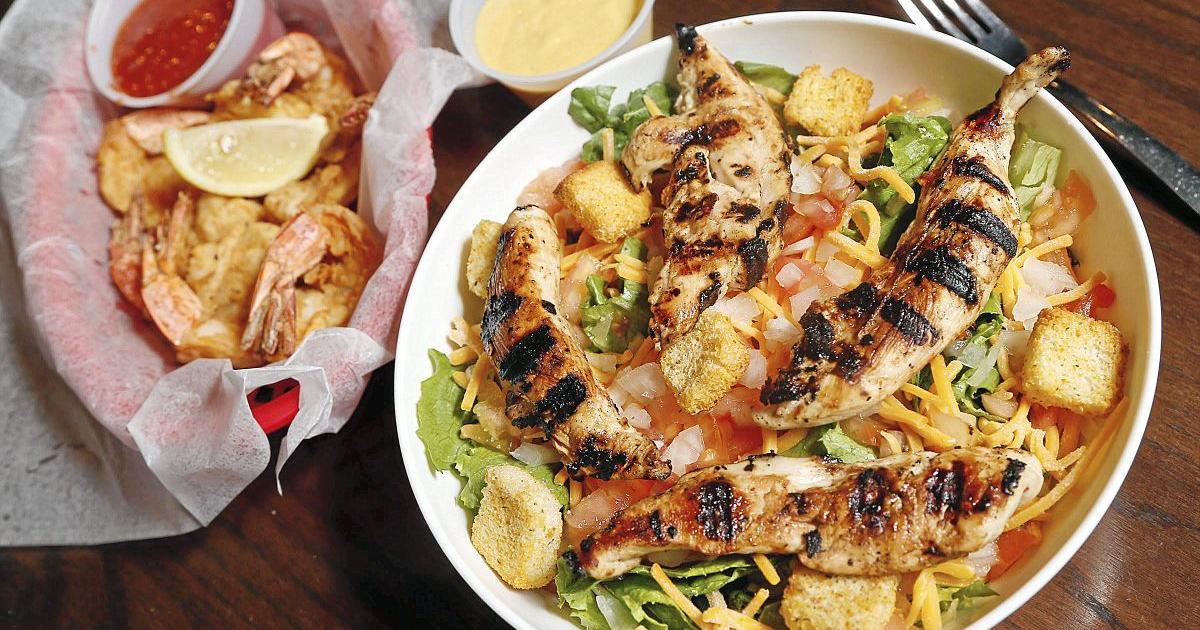 Review: Bros. Houligan's newest location draws enthusiastic crowds
