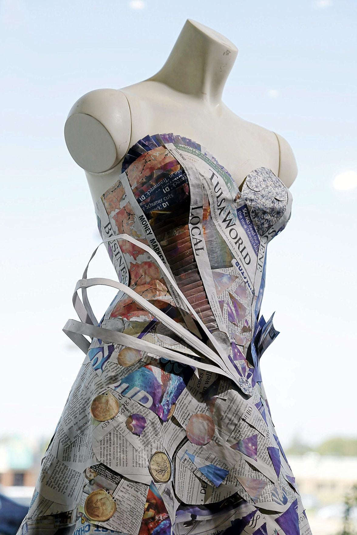 Photo gallery: Designers create amazing dresses from newspapers ...