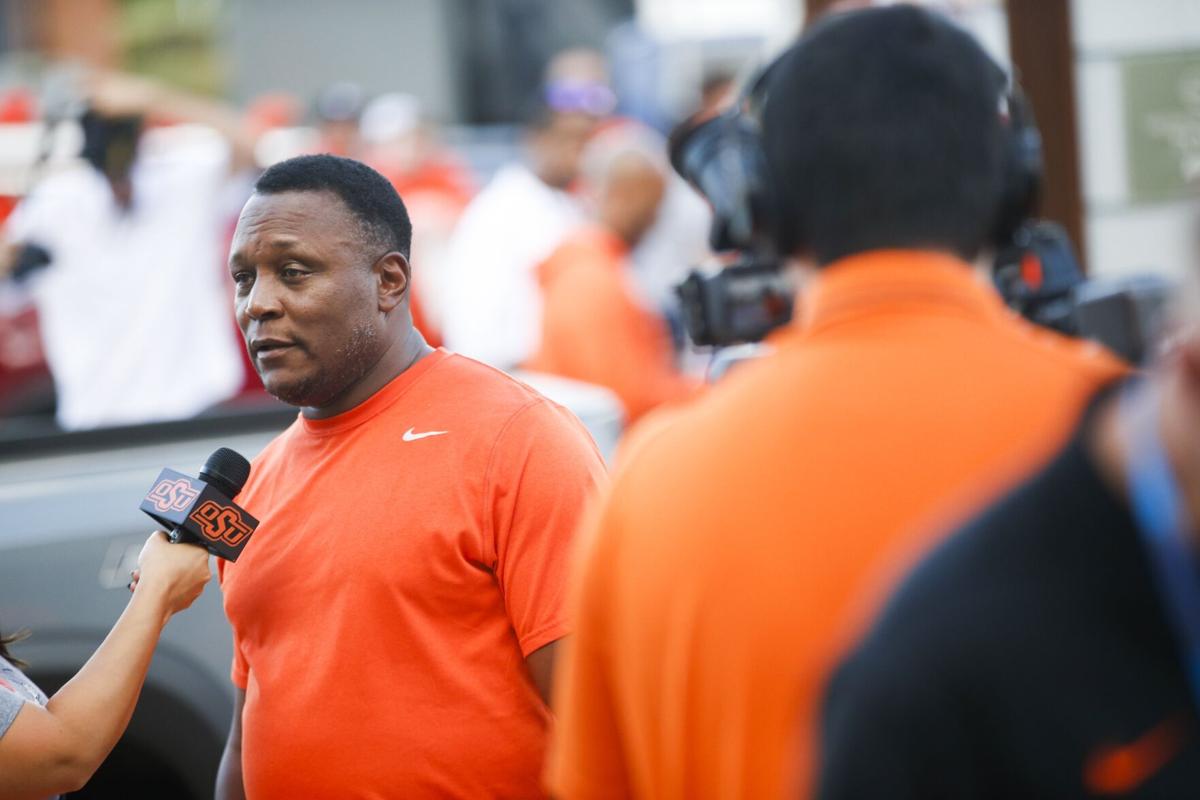 Barry Sanders statue to be unveiled at 5 p.m. Saturday