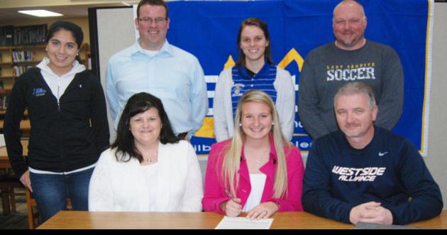Spradlin signs with EOSC