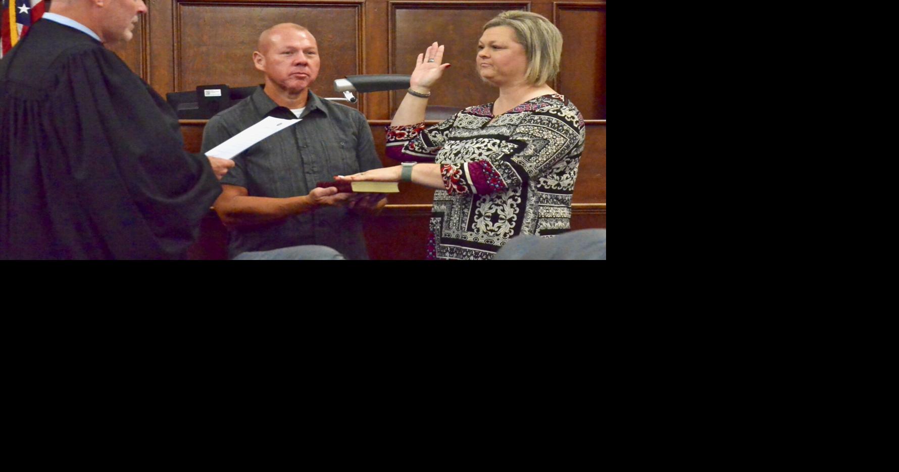 Wagoner County Treasurer Levi sworn in