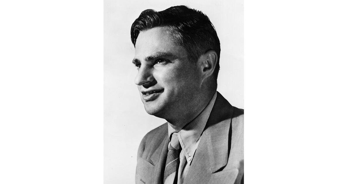 Humorist Cal Tinney drew comparisons to Will Rogers