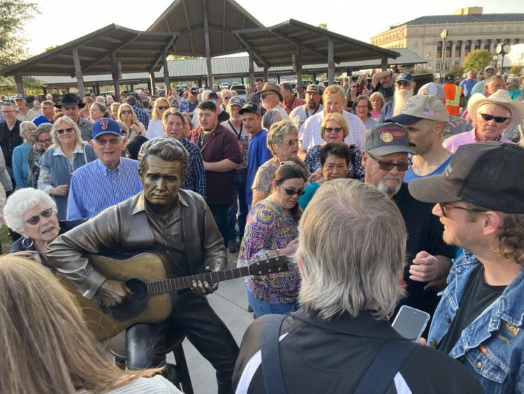 Merle Haggard statue unveiled in Muskogee