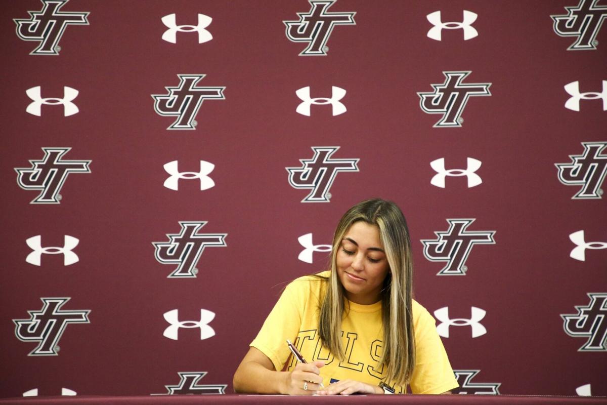 Signing day: Jenks softball's Emma Vickrey, Faith Russell sign with Tulsa