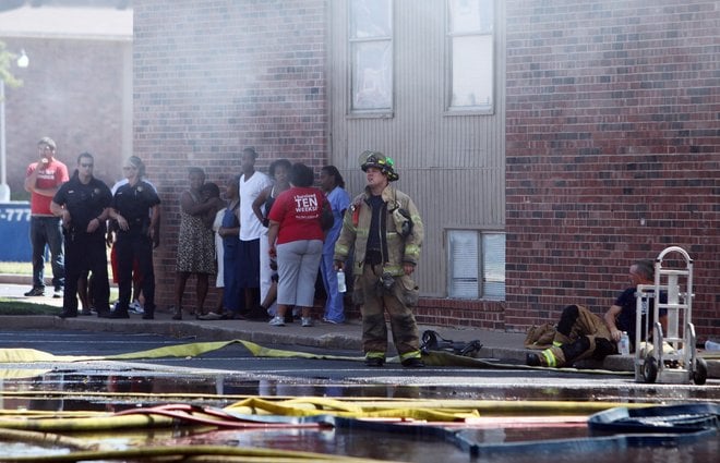 Tulsa apartment fire injures 4, displaces residents