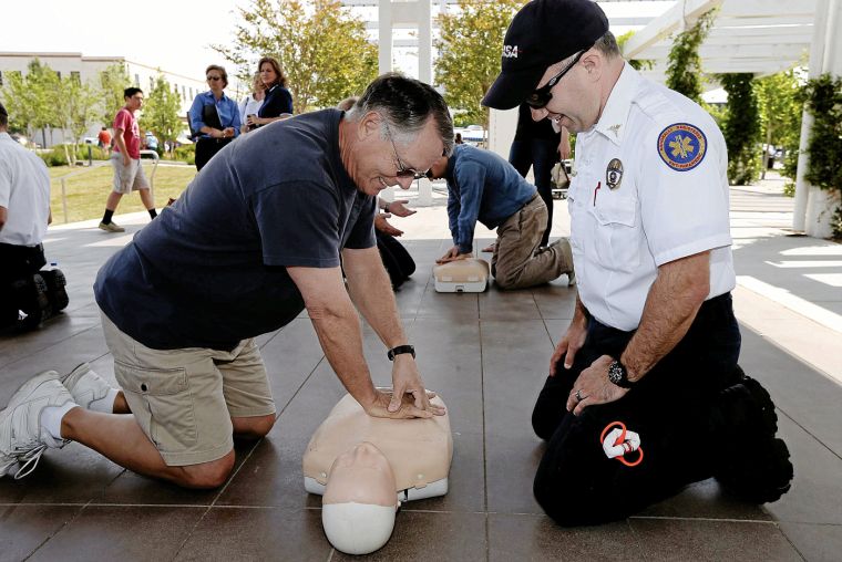EMSA gives free CPR classes for World CPR Challenge