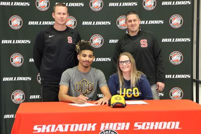 Jayden Garner signs with UCO