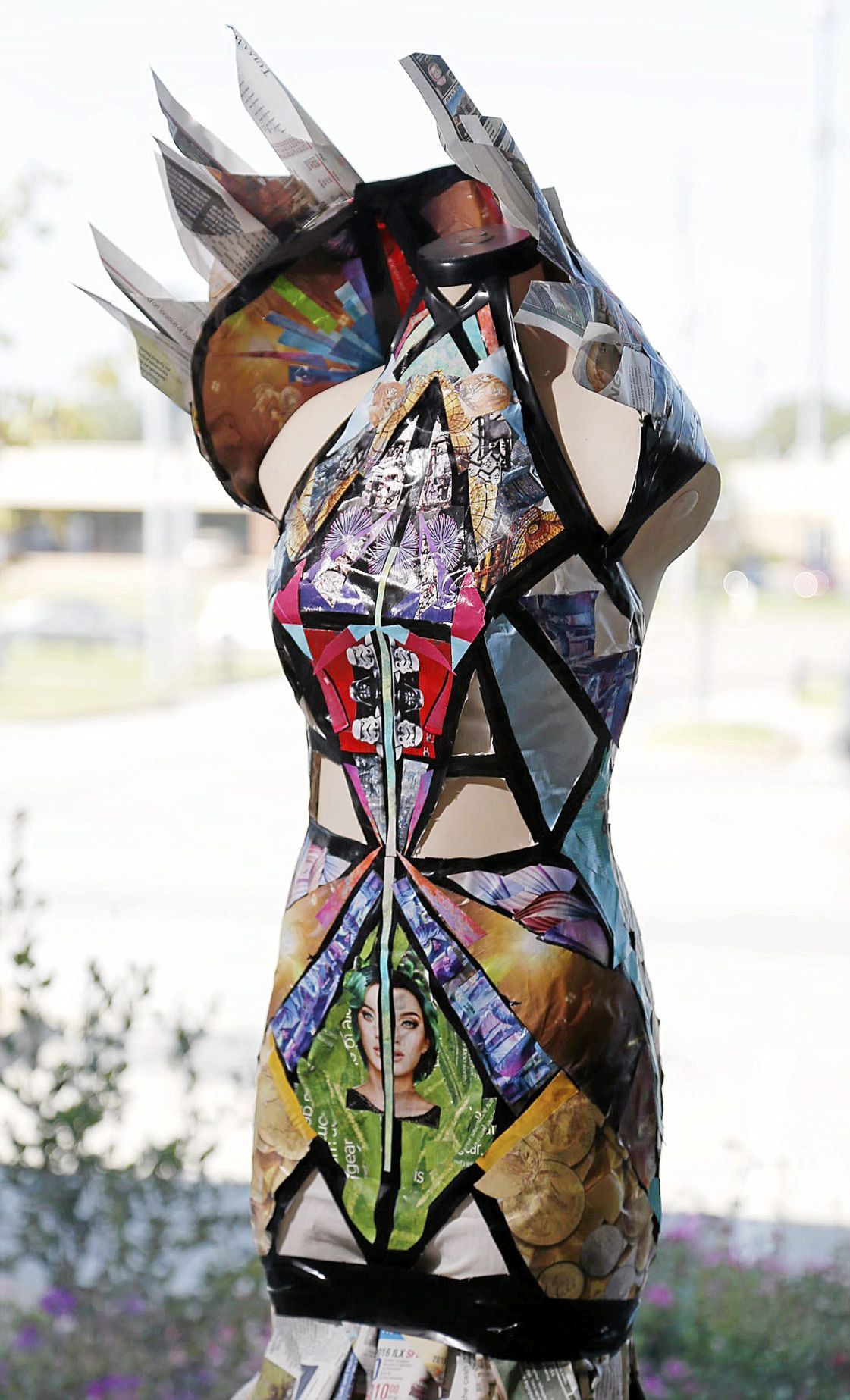 Photo gallery: Designers create amazing dresses from newspapers ...