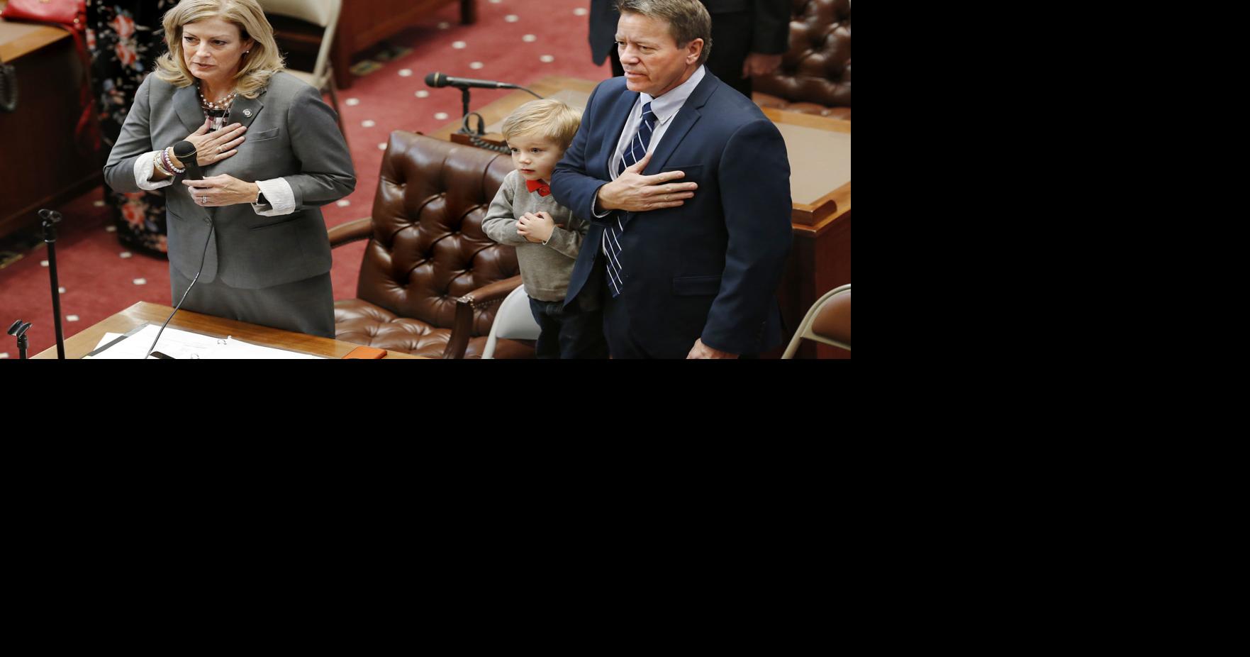 Oklahoma's newest and returning senators take the oath of office