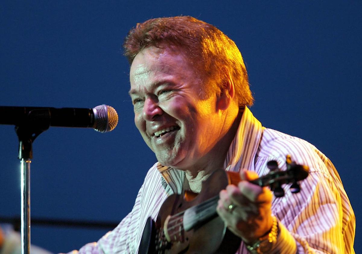 Country star Roy Clark dies at age 85 at Tulsa home, friends remember ...