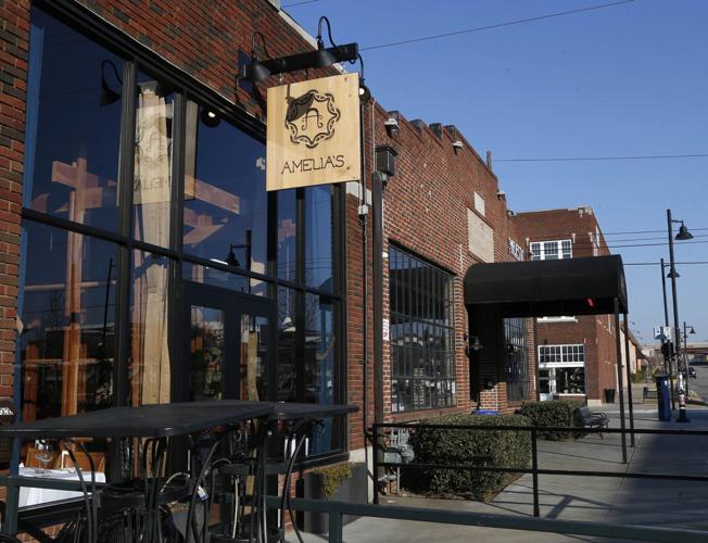 Tucker's Onion Burgers opens in Tulsa Hills