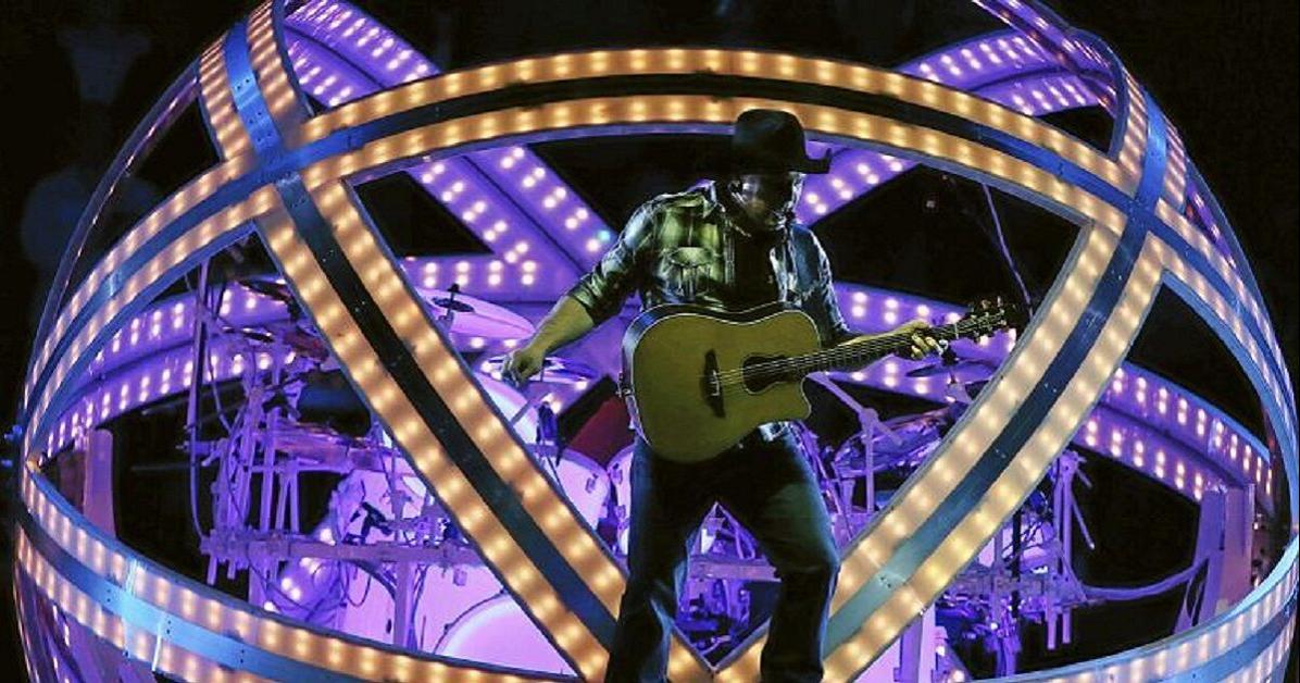 Follow live updates from the Garth Brooks concert tonight