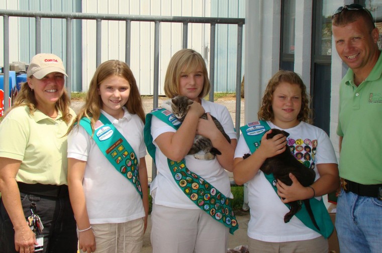 Girl Scouts help animal shelter