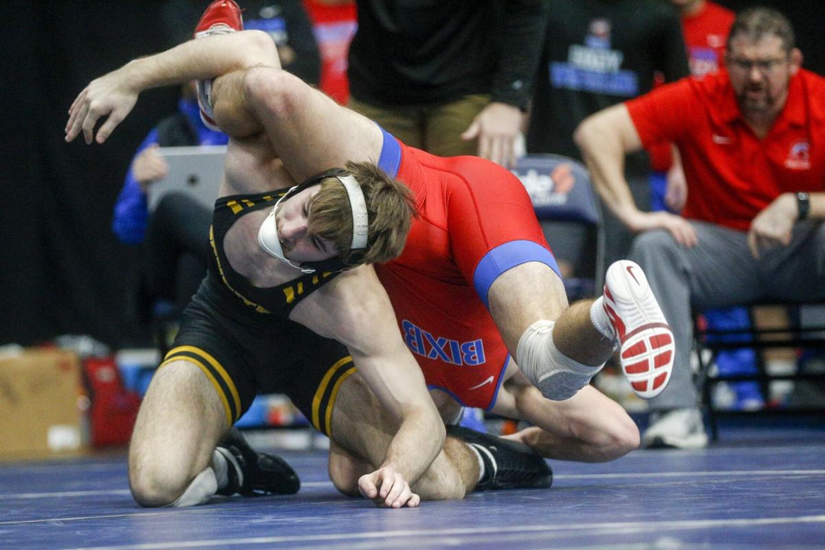 Sandites boys, girls make marks in wrestling, powerlifting