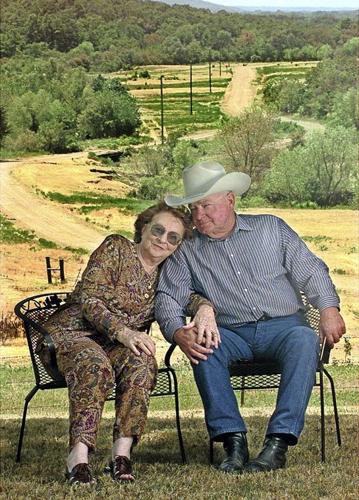 Reba McEntire's father, Clark McEntire, dies at 86 after long illness