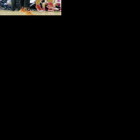 Hoops Showcase: Playing on torn ACL, Cards' Marcia Reed scores 16 in ...