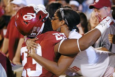 OU linebackers Devante Bond, Jordan Evans still questionable for KU game