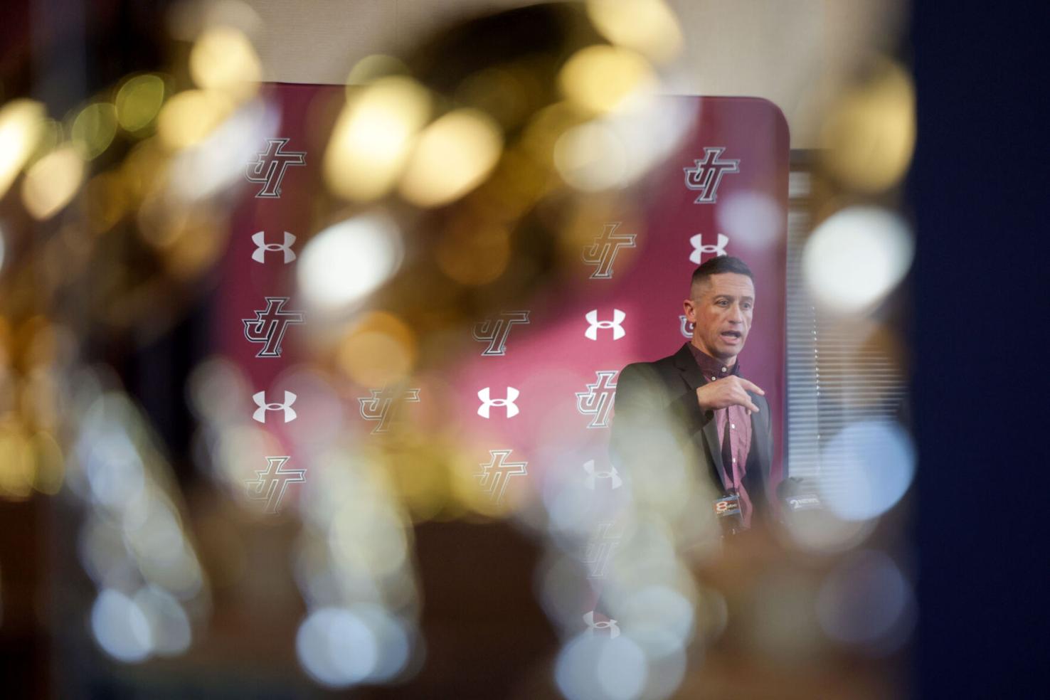 Jenks' Keith Riggs resigns; Adam Gaylor named new coach