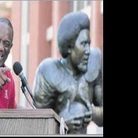 OU '70s star Billy Sims is honored with a statue