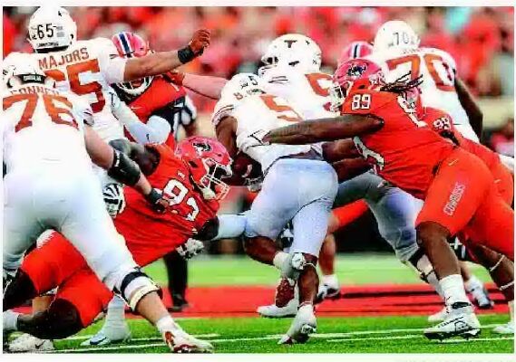 Clay embraces more vocal role for Cowboys