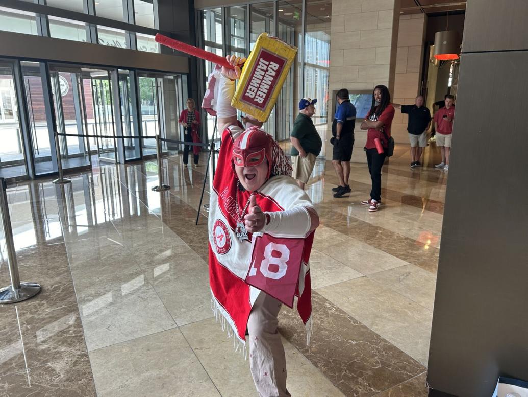 Berry Tramel: SEC Media Days turns zany thanks to Nacho