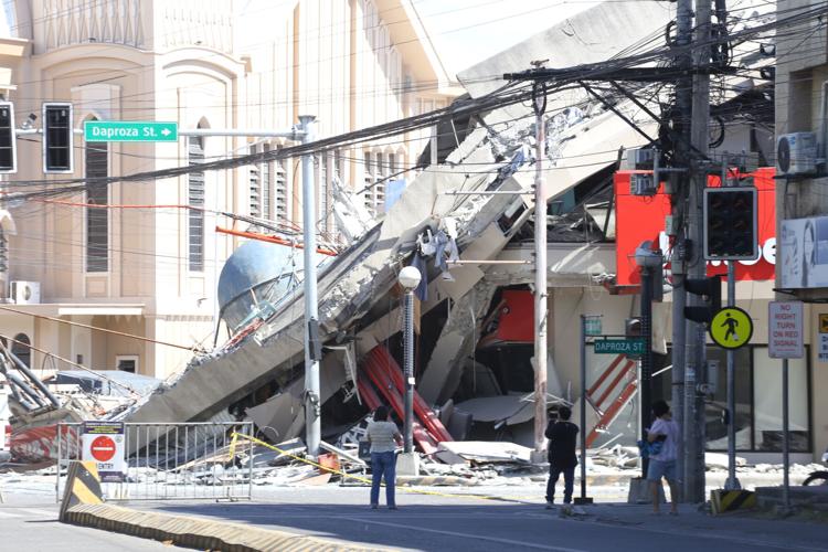 Photos show the aftermath of an earthquake in the southern Philippines ...