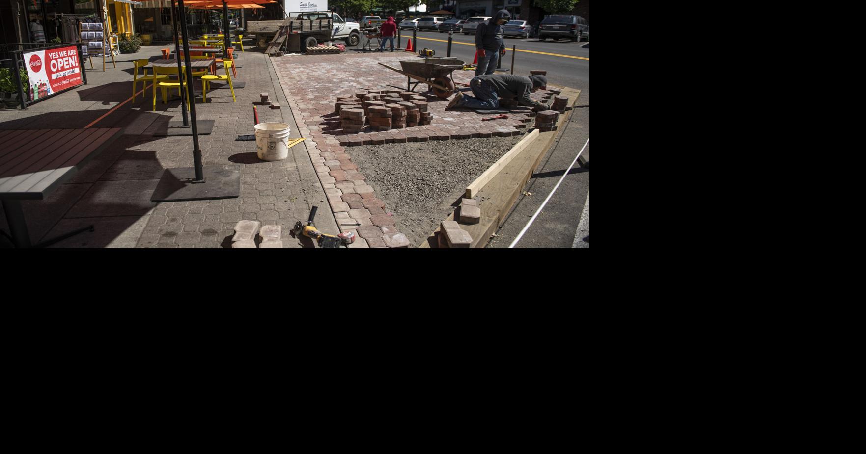 Downtown dining brings inside out with four more parklets in the works ...