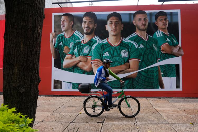 Celebrations clash with social tensions in Mexico on the eve of the ...