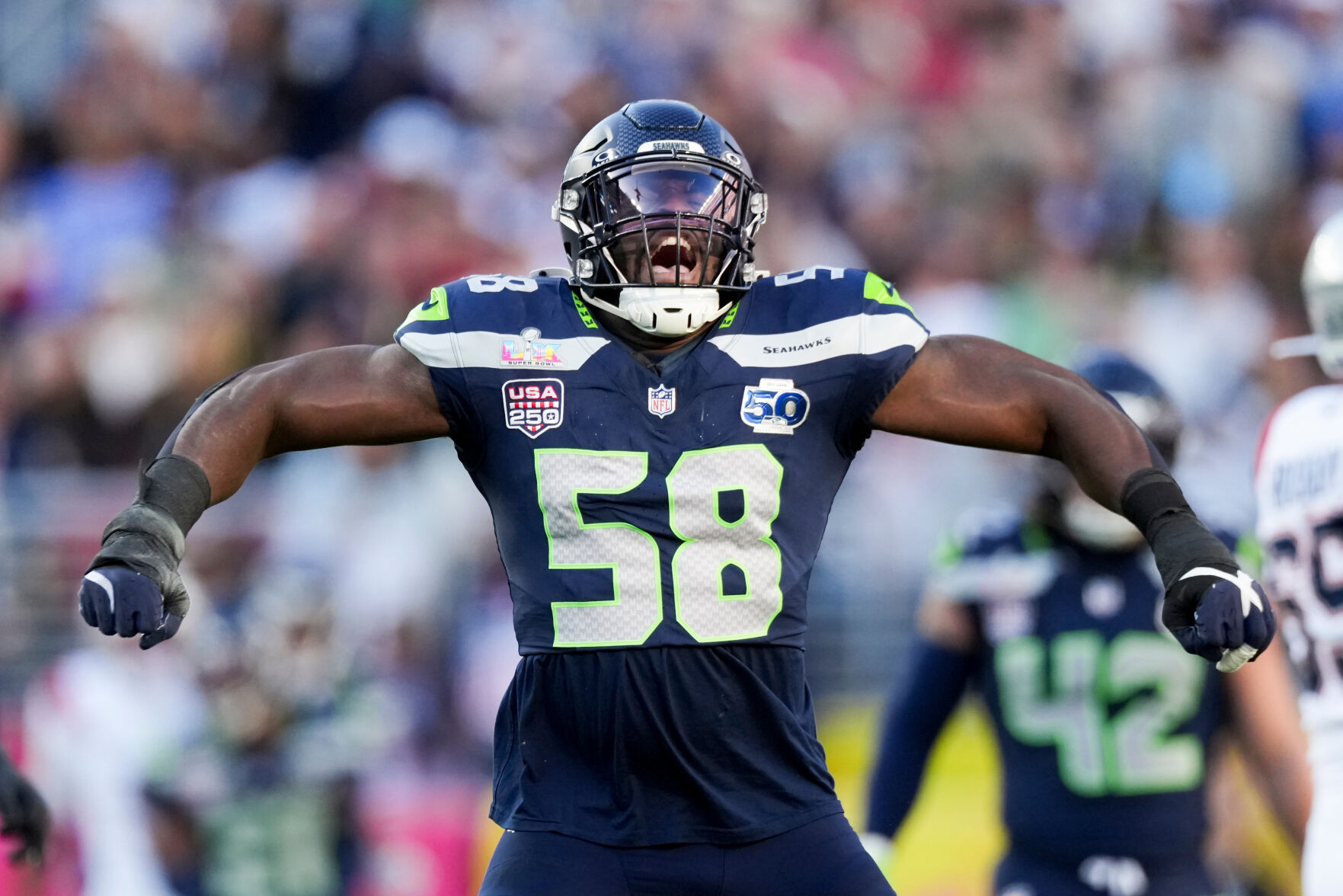 Seahawks and linebacker Derick Hall working toward a 3-year contract ...