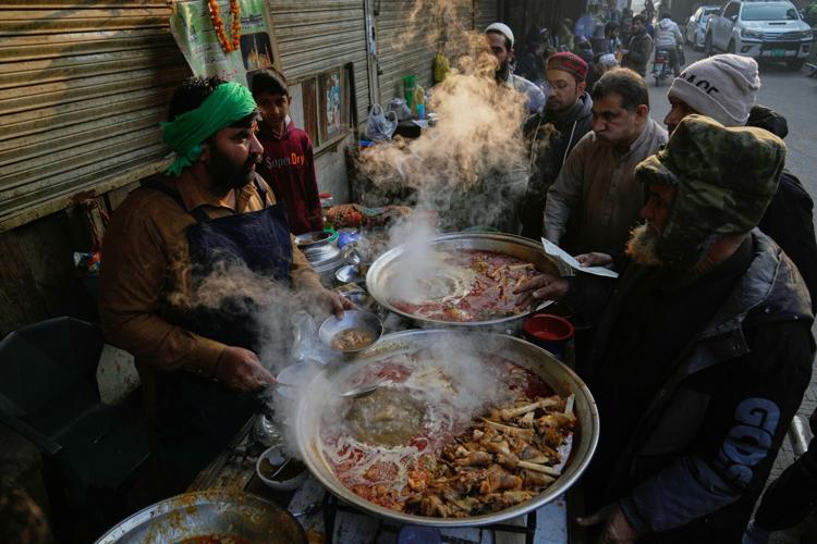 Photos of the slim alleyways of Pakistan's Mughal-era old Lahore city ...