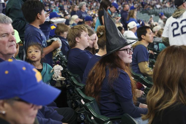 Ichiro, Colt Emerson highlight Mariners scrimmage before ALDS ...