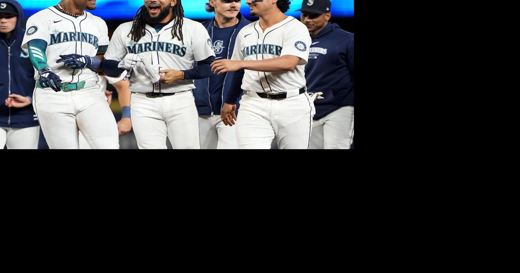J.P. Crawford delivers as Mariners walk off Astros in 10 innings ...