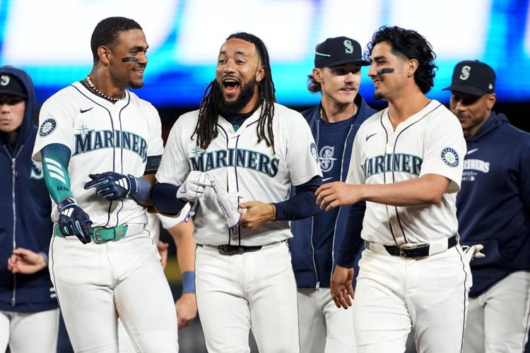 J.P. Crawford delivers as Mariners walk off Astros in 10 innings ...