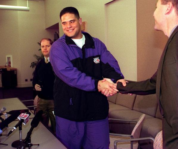 UW Huskies’ Chris Petersen, Olin Kreutz named to College Football Hall ...