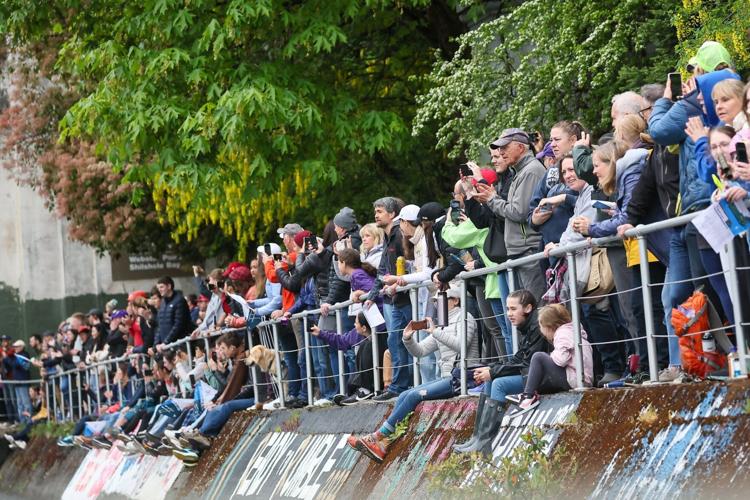 Washington sweeps Windermere Cup in front of big crowd on Montlake Cut ...