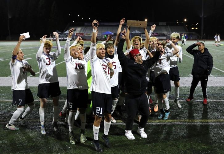 Nov. 11 roundup: McLoughlin High School boys win State soccer title ...