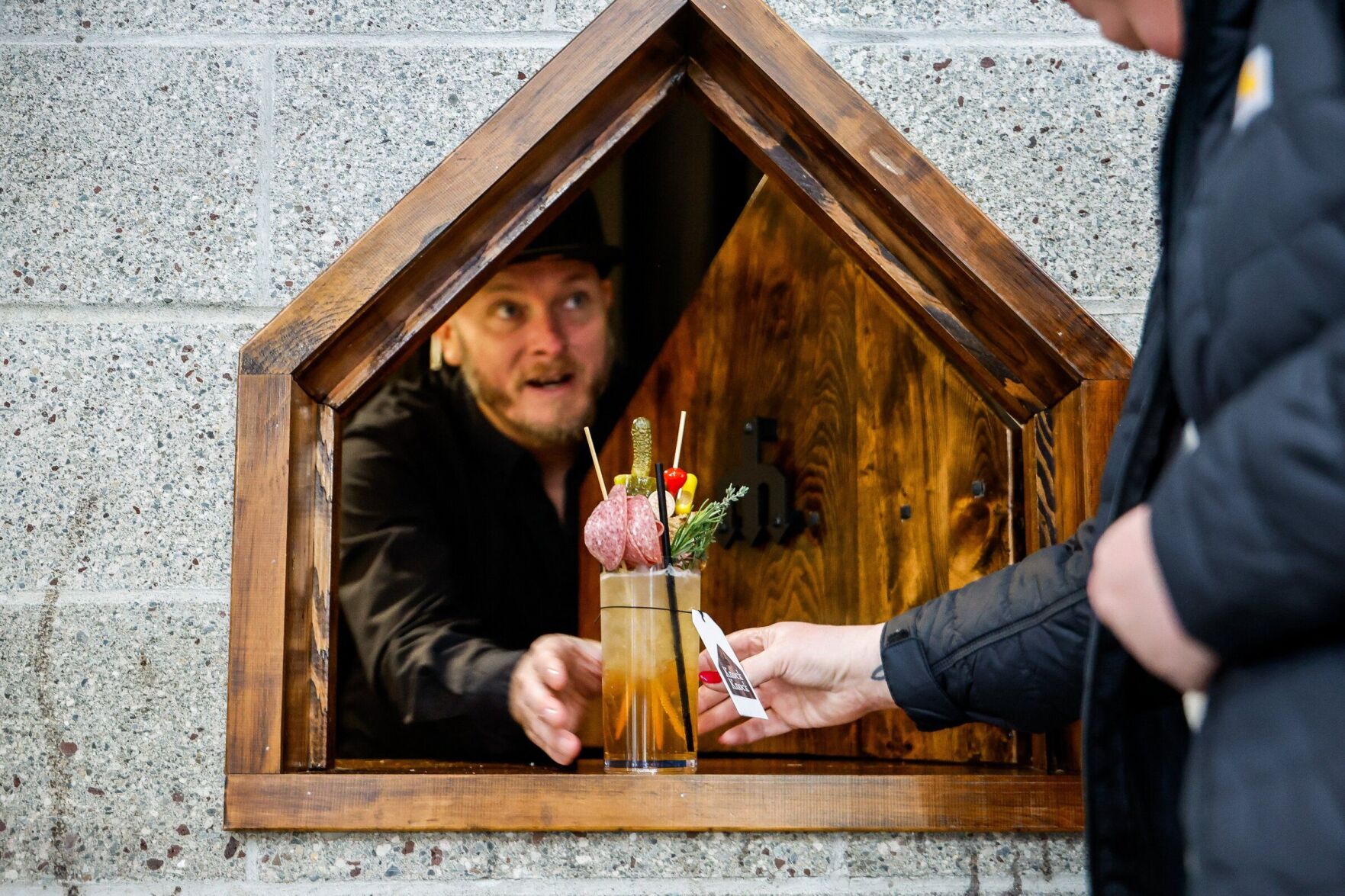 This secret door at Mariners games delivers drinks — who’s behind it ...
