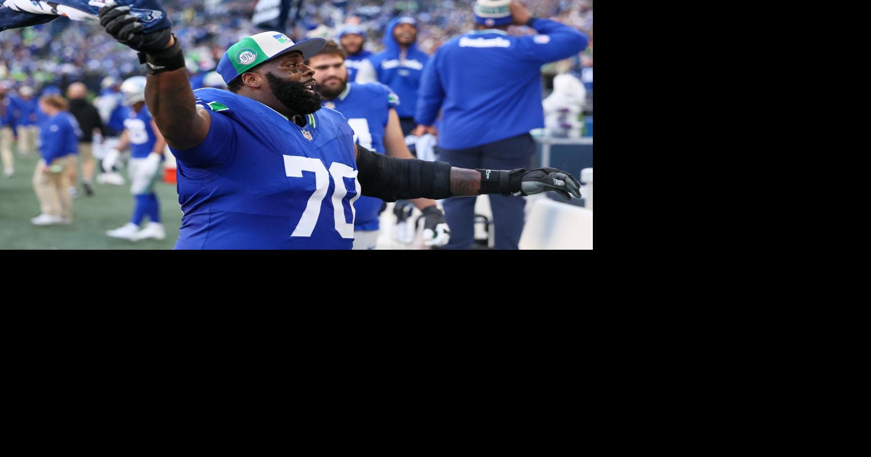 Hurting at tackle, Seahawks bring 42-year-old Jason Peters in for visit ...