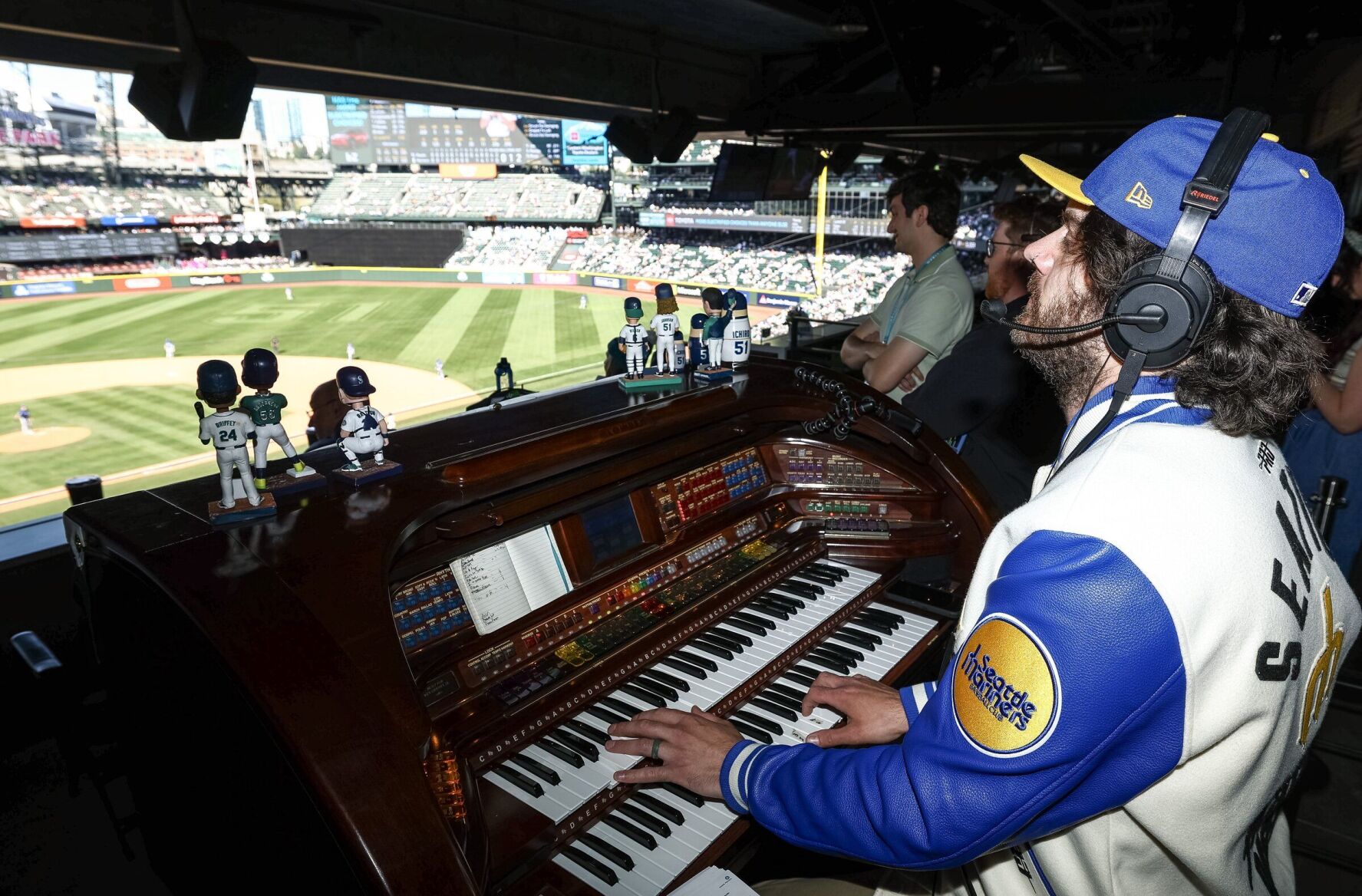 Mariners games have organ music now — played on an instrument built for ...