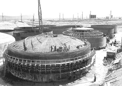 Aging Hanford tank is leaking radioactive waste into the ground, feds ...