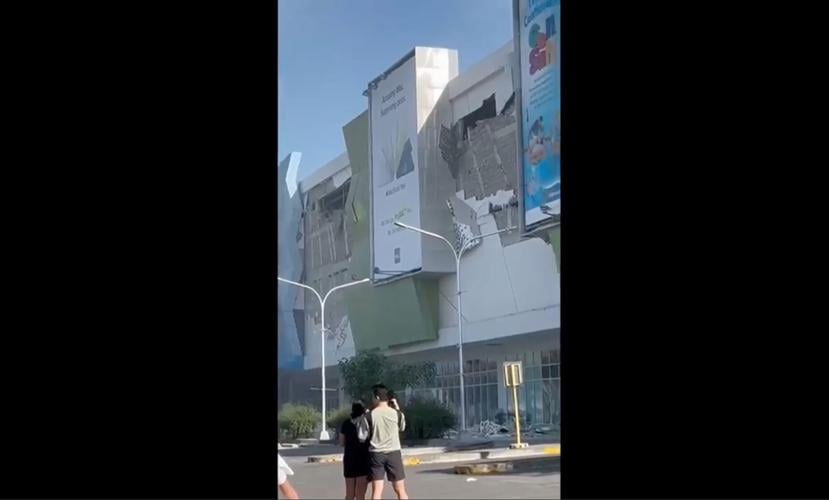 A 7.8 magnitude quake in the Philippines kills at least 35, collapses ...